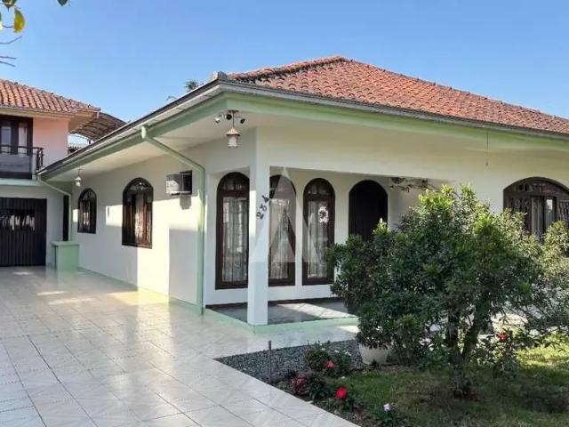 Casa / Sobrado para Venda em Joinville/SC Iririú 3 Quartos