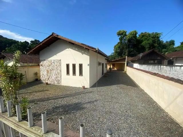 Casa / Sobrado para Venda em Joinville/SC Iririú 3 Quartos
