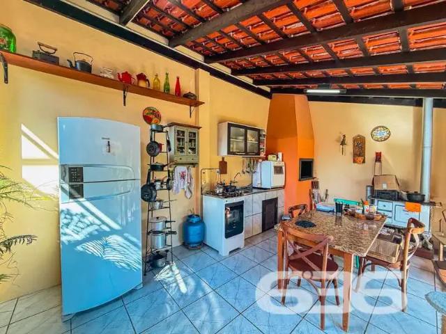 Casa / Sobrado para Venda em Joinville/SC Iririú 3 Quartos