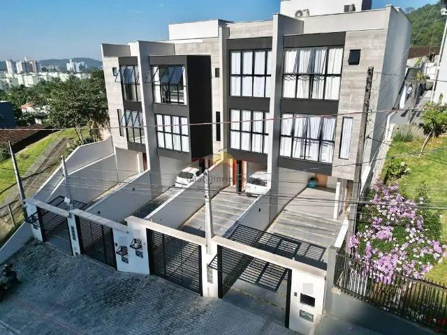 Casa / Sobrado para Venda em Joinville/SC Iririú 3 Quartos