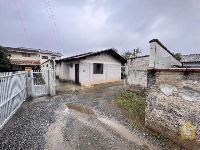 Casa / Sobrado para Venda em Joinville/SC Iririú 3 Quartos