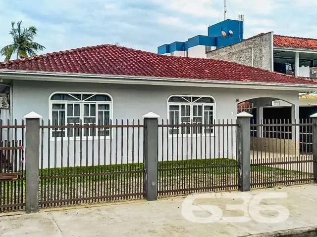 Casa / Sobrado para Venda em Joinville/SC Iririú 3 Quartos