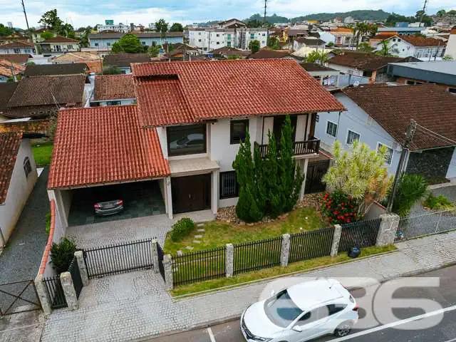 Casa / Sobrado para Venda em Joinville/SC Iririú 4 Quartos