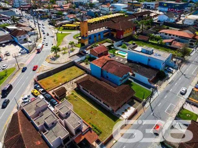 Casa / Sobrado para Venda em Joinville/SC Iririú 6 Quartos