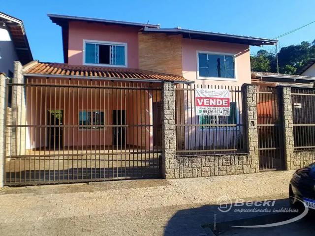 Casa / Sobrado para Venda em Joinville/SC Itaum 4 Quartos