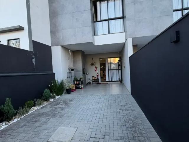 Casa / Sobrado para Venda em Joinville/SC Itaum 2 Quartos