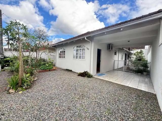 Casa / Sobrado para Venda em Joinville/SC Jardim Iririú 3 Quartos