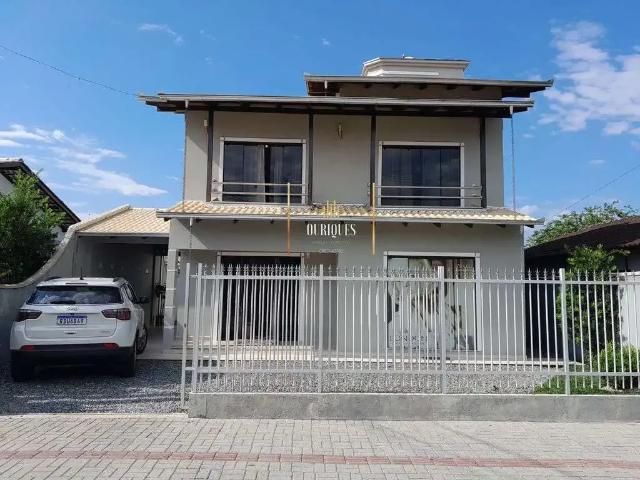 Casa / Sobrado para Venda em Joinville/SC Jardim Iririú 3 Quartos