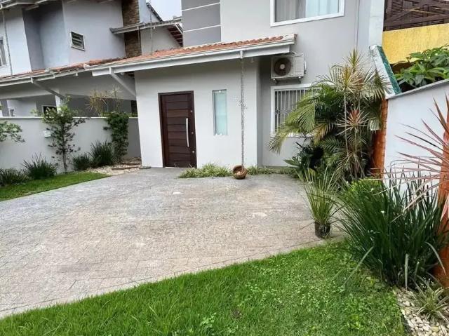 Casa / Sobrado para Venda em Joinville/SC Jardim Iririú 3 Quartos