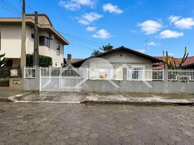 Casa / Sobrado para Venda em Joinville/SC Jarivatuba 3 Quartos