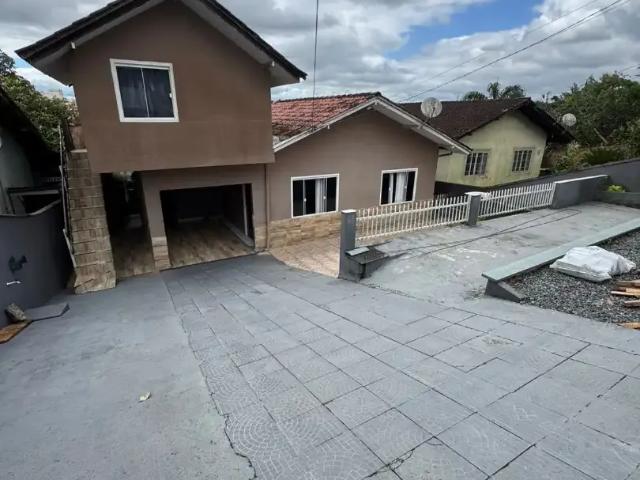 Casa / Sobrado para Venda em Joinville/SC Jarivatuba 4 Quartos