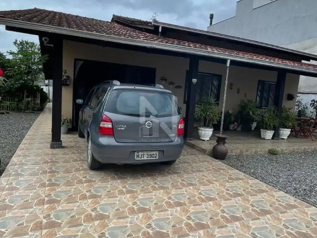 Casa / Sobrado para Venda em Joinville/SC João Costa 3 Quartos