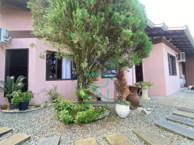 Casa / Sobrado para Venda em Joinville/SC João Costa 3 Quartos