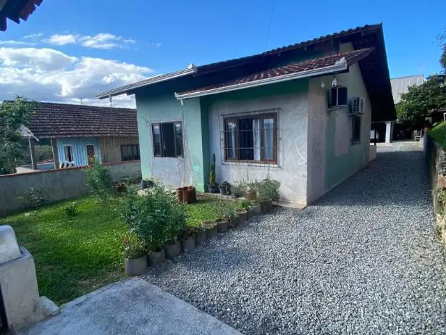 Casa / Sobrado para Venda em Joinville/SC João Costa 3 Quartos