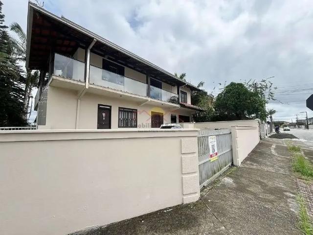 Casa / Sobrado para Venda em Joinville/SC João Costa 4 Quartos
