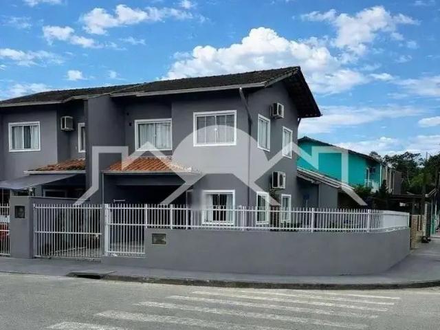 Casa / Sobrado para Venda em Joinville/SC Morro do Meio 3 Quartos