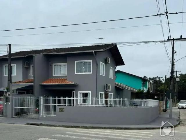 Casa / Sobrado para Venda em Joinville/SC Morro do Meio 3 Quartos