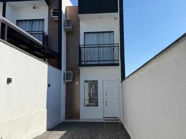 Casa / Sobrado para Venda em Joinville/SC Nova Brasília 2 Quartos