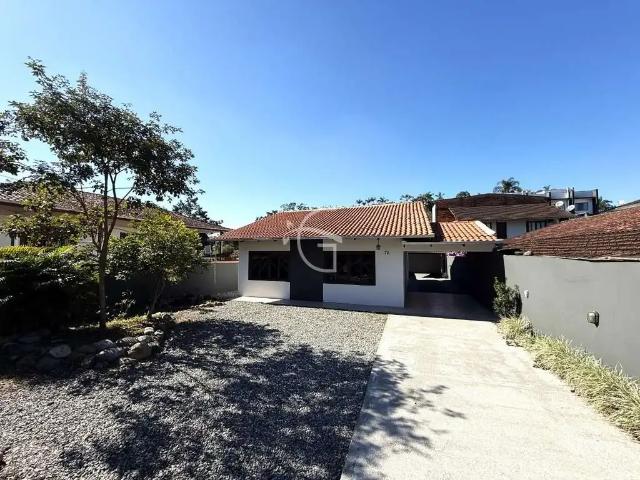 Casa / Sobrado para Venda em Joinville/SC Nova Brasília 3 Quartos