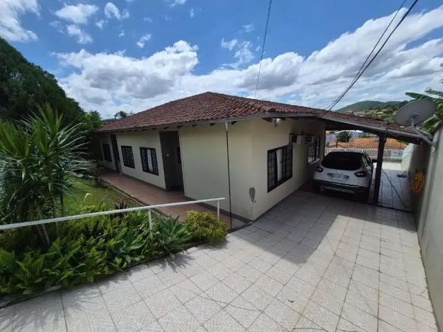Casa / Sobrado para Venda em Joinville/SC Nova Brasília 3 Quartos