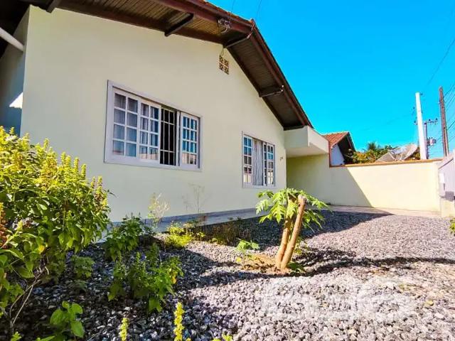 Casa / Sobrado para Venda em Joinville/SC Nova Brasília 4 Quartos