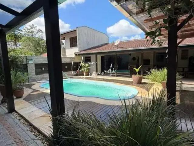 Casa / Sobrado para Venda em Joinville/SC Nova Brasília 4 Quartos