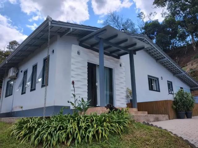 Casa / Sobrado para Venda em Joinville/SC Nova Brasília 4 Quartos