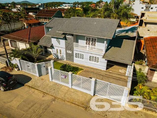 Casa / Sobrado para Venda em Joinville/SC Nova Brasília 5 Quartos