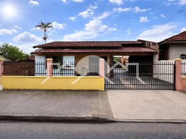 Casa / Sobrado para Venda em Joinville/SC Paranaguamirim 3 Quartos