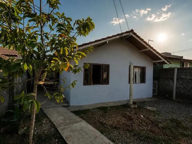 Casa / Sobrado para Venda em Joinville/SC Paranaguamirim 3 Quartos