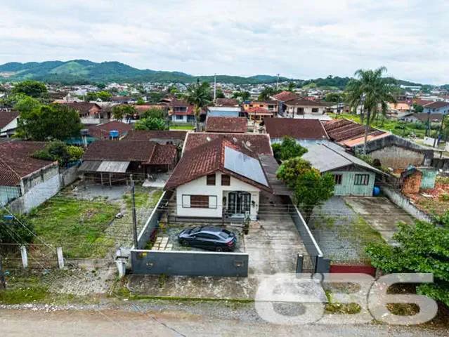 Casa / Sobrado para Venda em Joinville/SC Paranaguamirim 3 Quartos