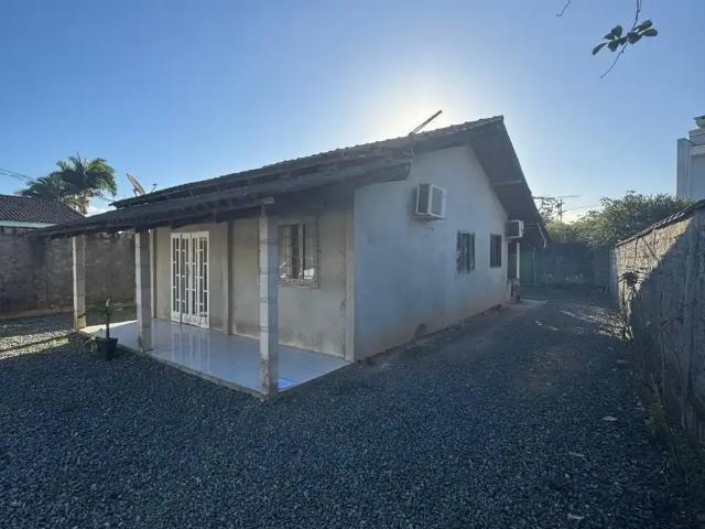 Casa / Sobrado para Venda em Joinville/SC Paranaguamirim 3 Quartos