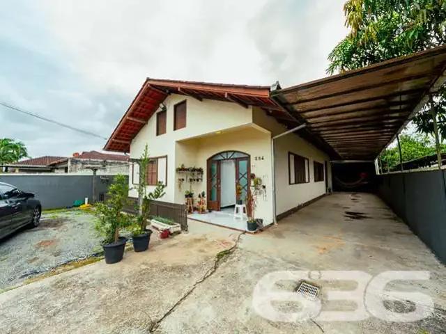 Casa / Sobrado para Venda em Joinville/SC Paranaguamirim 3 Quartos