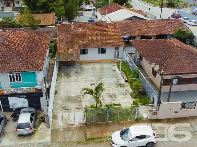 Casa / Sobrado para Venda em Joinville/SC Paranaguamirim 3 Quartos