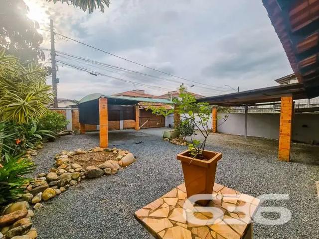 Casa / Sobrado para Venda em Joinville/SC Paranaguamirim 3 Quartos