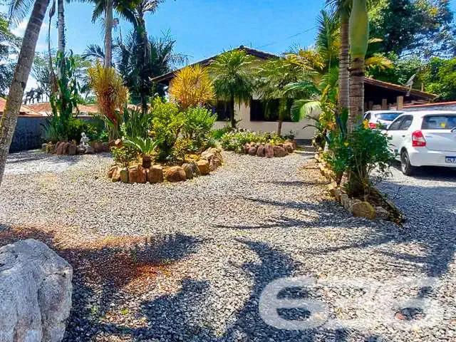 Casa / Sobrado para Venda em Joinville/SC Paranaguamirim 3 Quartos