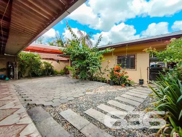 Casa / Sobrado para Venda em Joinville/SC Petrópolis 3 Quartos