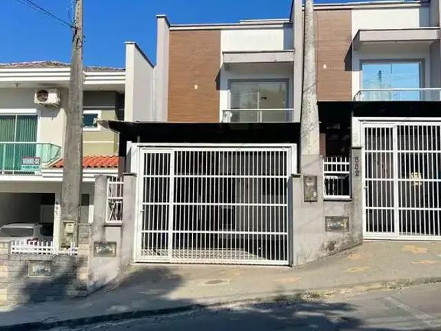 Casa / Sobrado para Venda em Joinville/SC Petrópolis 3 Quartos
