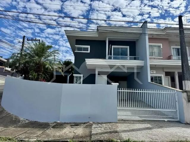 Casa / Sobrado para Venda em Joinville/SC Petrópolis 3 Quartos