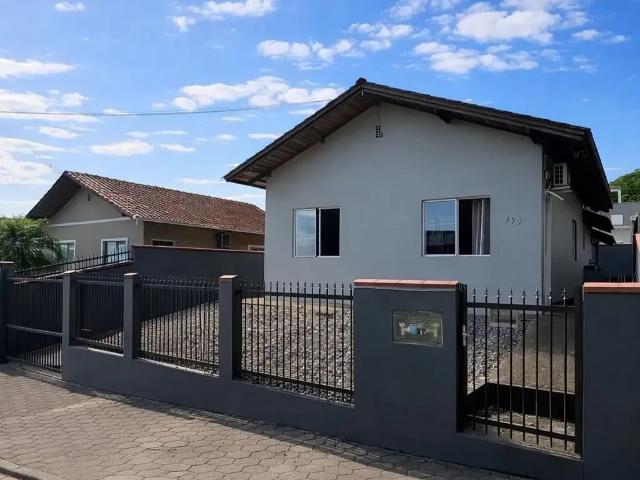 Casa / Sobrado para Venda em Joinville/SC Petrópolis 3 Quartos