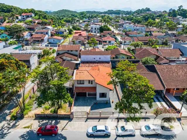 Casa / Sobrado para Venda em Joinville/SC Petrópolis 4 Quartos