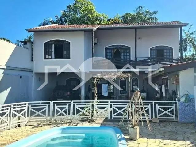 Casa / Sobrado para Venda em Joinville/SC Petrópolis 4 Quartos