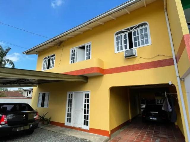 Casa / Sobrado para Venda em Joinville/SC Petrópolis 5 Quartos