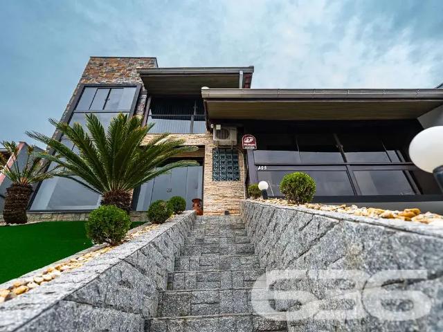Casa / Sobrado para Venda em Joinville/SC Santa Catarina 5 Quartos