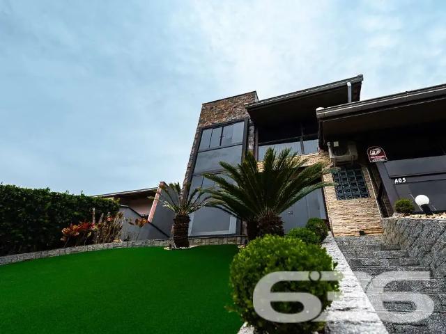 Casa / Sobrado para Venda em Joinville/SC Santa Catarina 5 Quartos