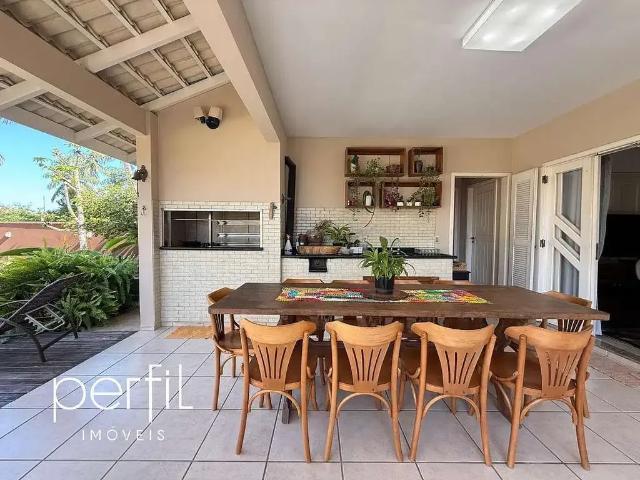 Casa / Sobrado para Venda em Joinville/SC Santo Antônio 5 Quartos