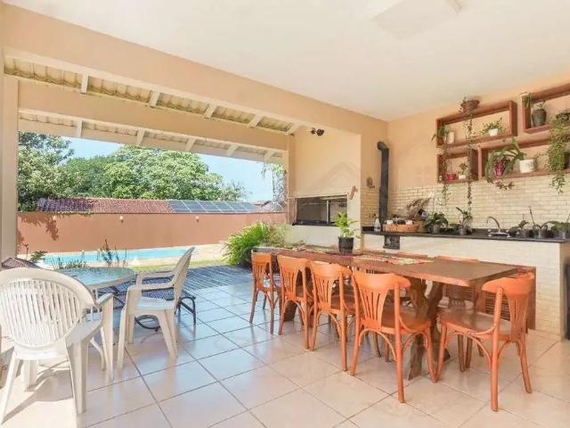 Casa / Sobrado para Venda em Joinville/SC Santo Antônio 5 Quartos