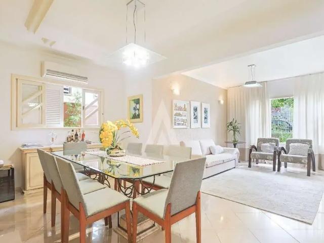Casa / Sobrado para Venda em Joinville/SC Santo Antônio 5 Quartos
