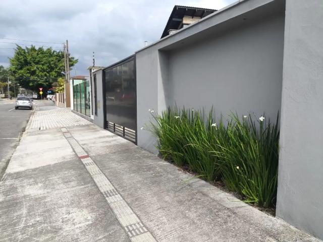 Casa / Sobrado para Venda em Joinville/SC Saguaçu 3 Quartos