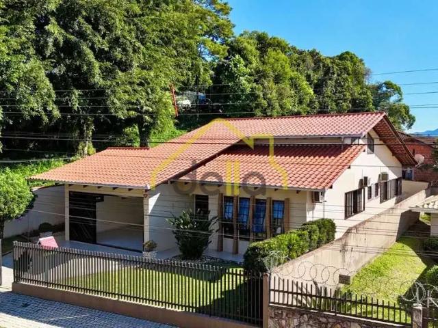 Casa / Sobrado para Venda em Joinville/SC Saguaçu 3 Quartos